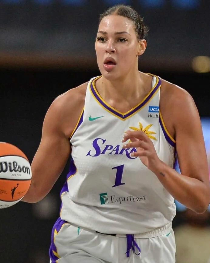 Exestrella de la WNBA ganó más en su primera semana en OnlyFans que en ...