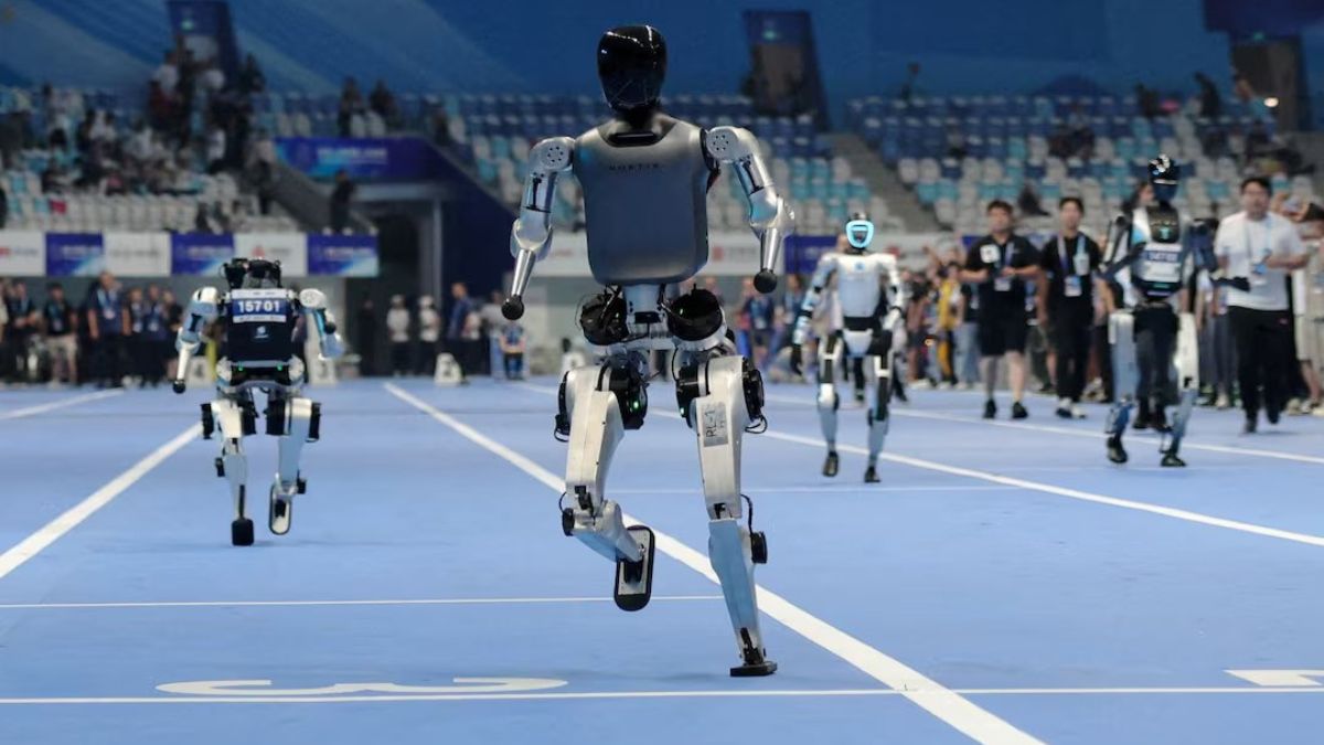 Comienza en China la primera competencia de robots humanoides - Mediatiko