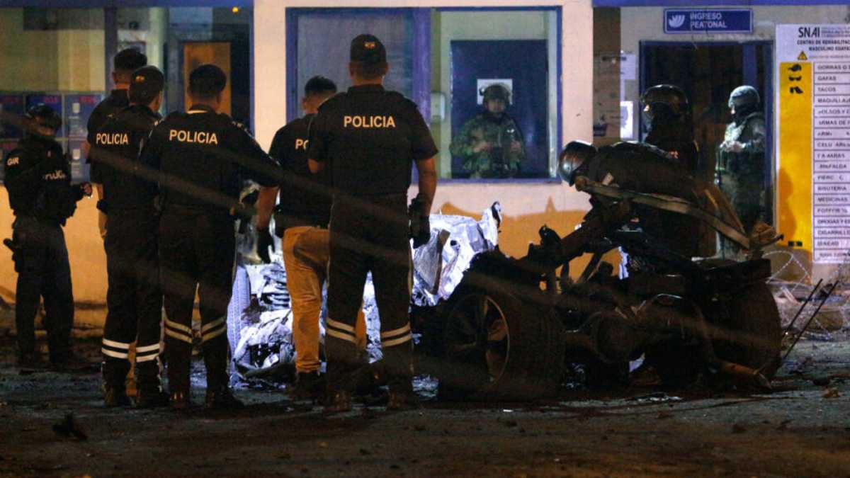 Explosión frente a una cárcel en Ecuador tras los violentos motines ...