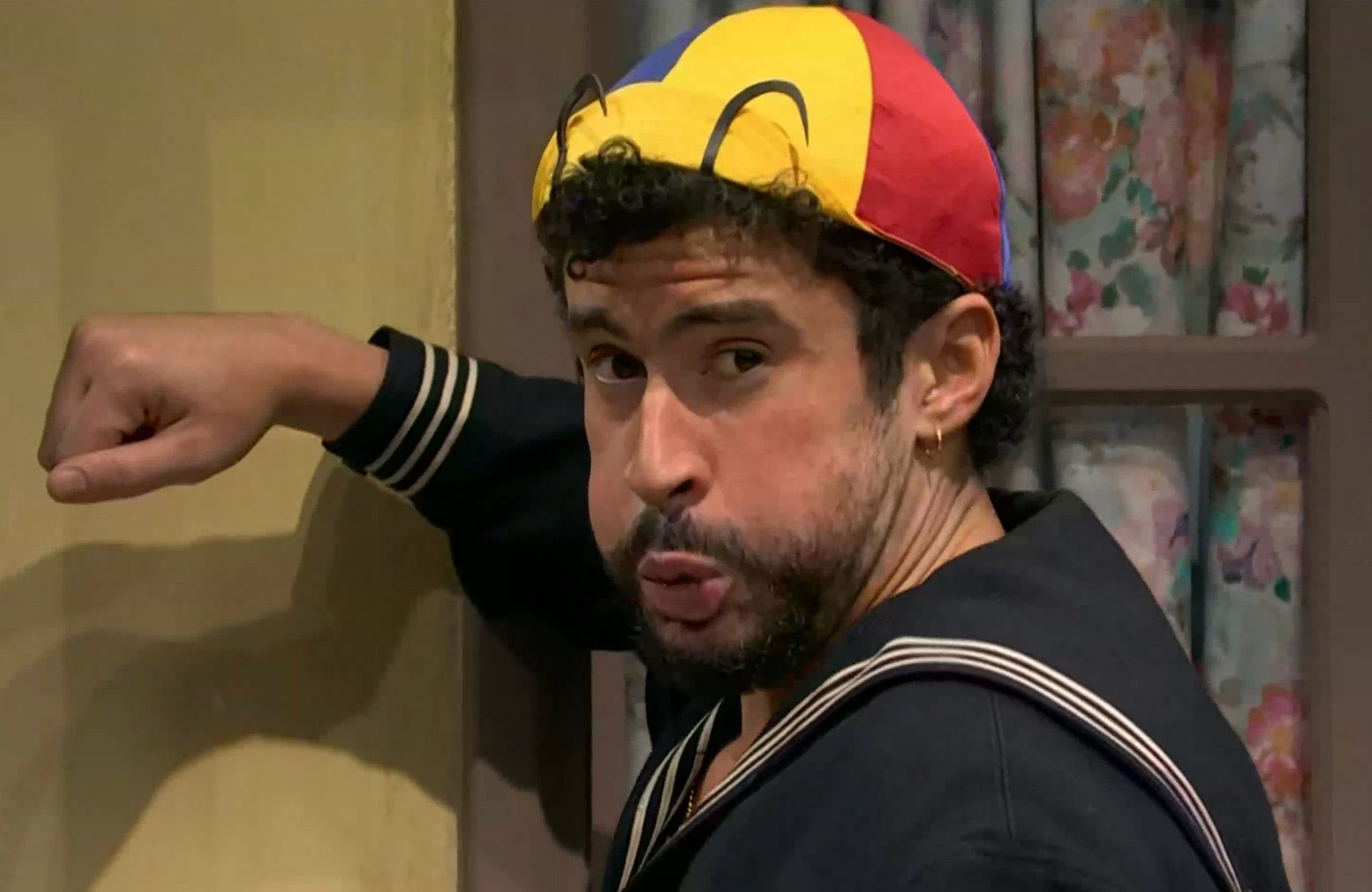 Bad Bunny rinde homenaje al “Chavo del 8” en sketch de SNL - Mediatiko