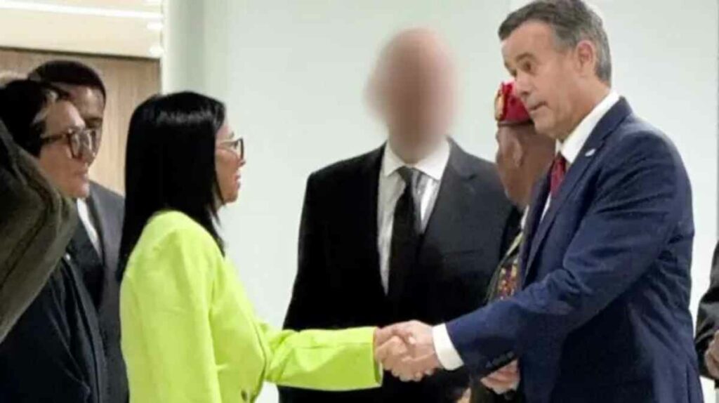 El jefe de la CIA se reunió con la presidenta interina de Venezuela ...