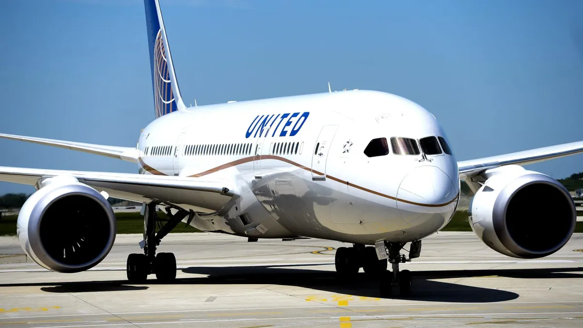 Avión que viajaba de EEUU a España regresa de emergencia por un ...